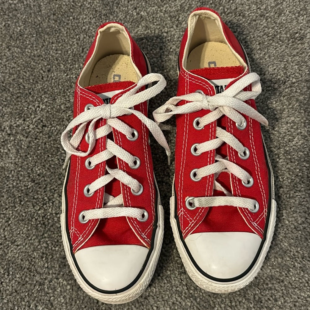 Red Low Top Converse Chuck Taylors All Star Size 6 - Gem
